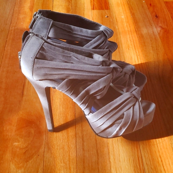 Anne Michelle | Shoes | New Grey Anne Michelle Heels Size 9 | Poshmark